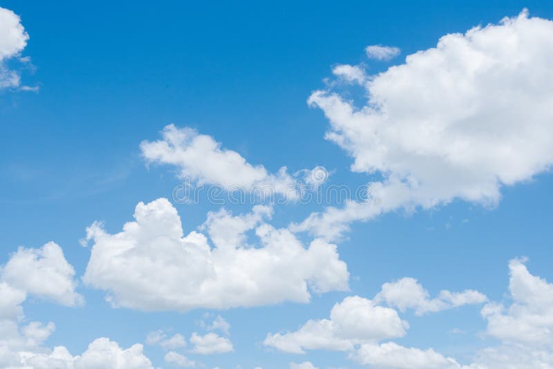 Ciel Bleu Clair Avec Le Nuage Photo stock - Image du éclat, magie: 90616264