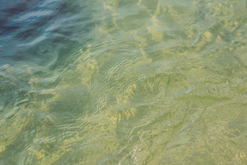 L'eau transparente de mer image stock. Image du nature - 41043097