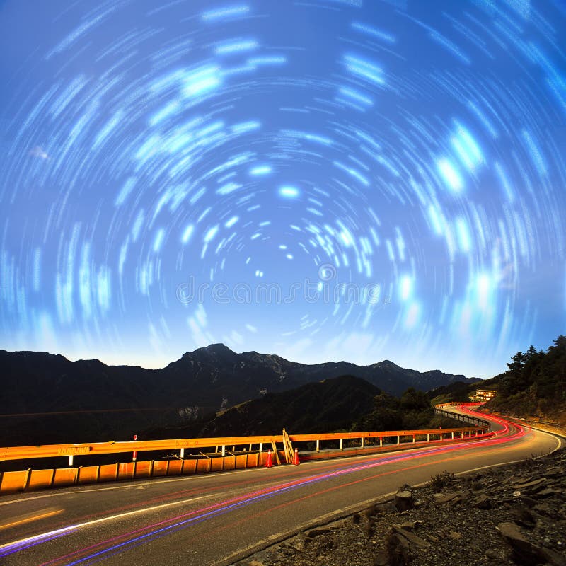 Un Art Soustrait Texturé D'or Et De Peinture. Dessin D'or Liquide Et ...