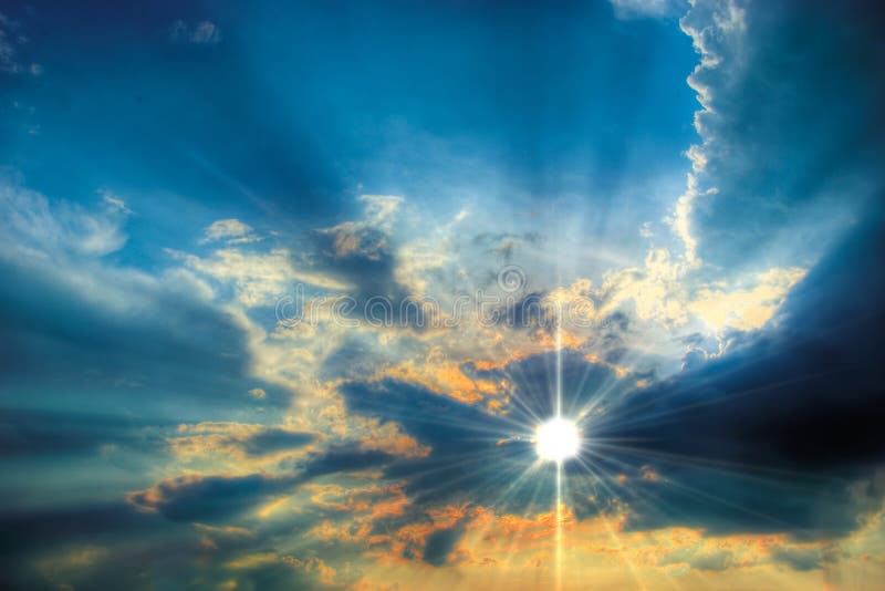 Fondo asoleado del cielo imagen de archivo. Imagen de exterior - 9731589