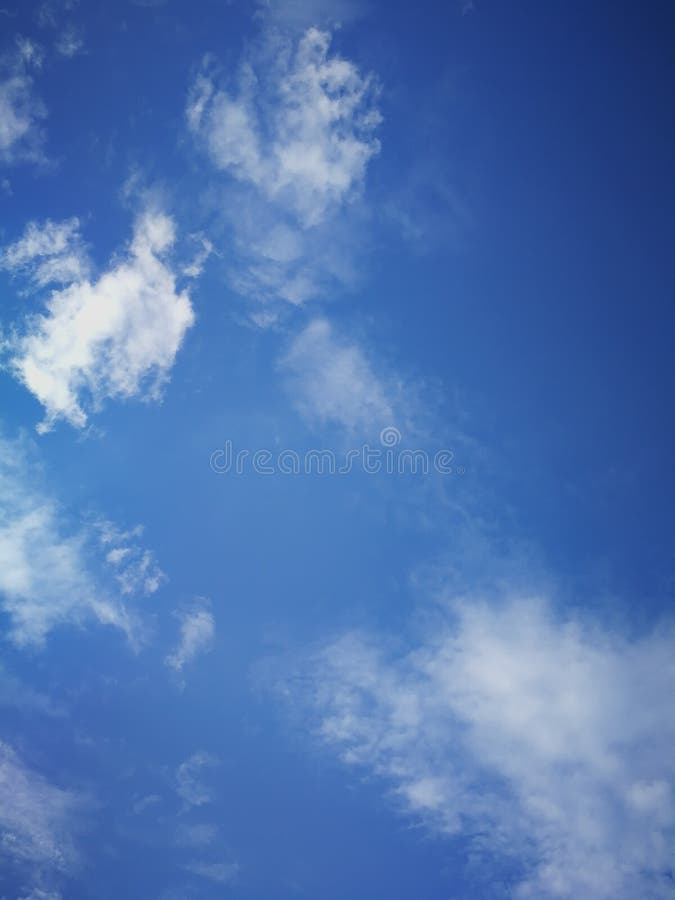 Fondo azul del cielo foto de archivo. Imagen de hermoso - 155939002