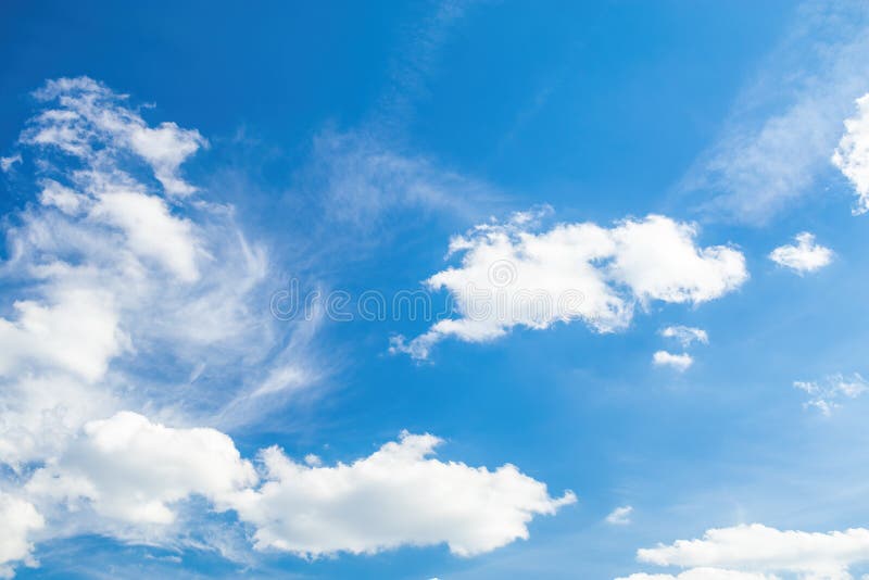 Fondo Azul Del Cielo Con Nubes. Foto de archivo - Imagen de sunlight ...