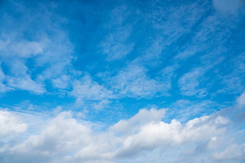Fondo Azul Del Cielo Con Nubes. Nubes De Cielo. Cielo Azul Con Nube ...