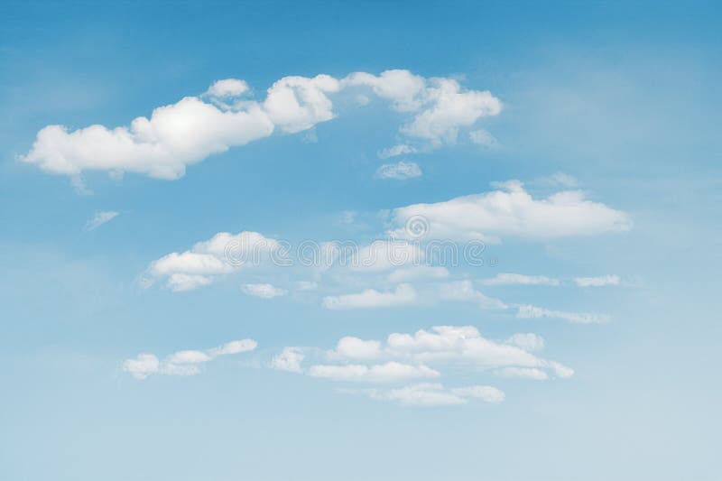 Fondo azul del cielo foto de archivo. Imagen de viento - 249037660