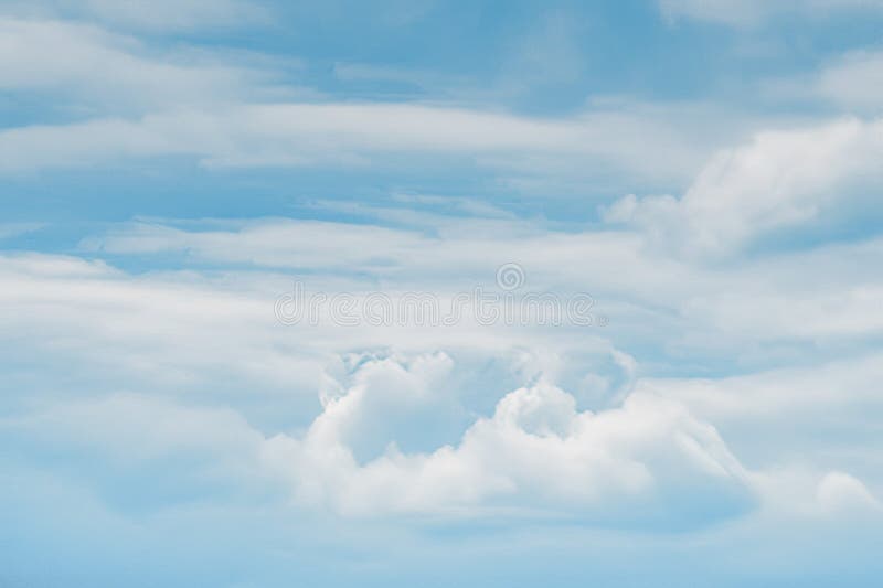 Fondo azul del cielo imagen de archivo. Imagen de brillante - 258757685