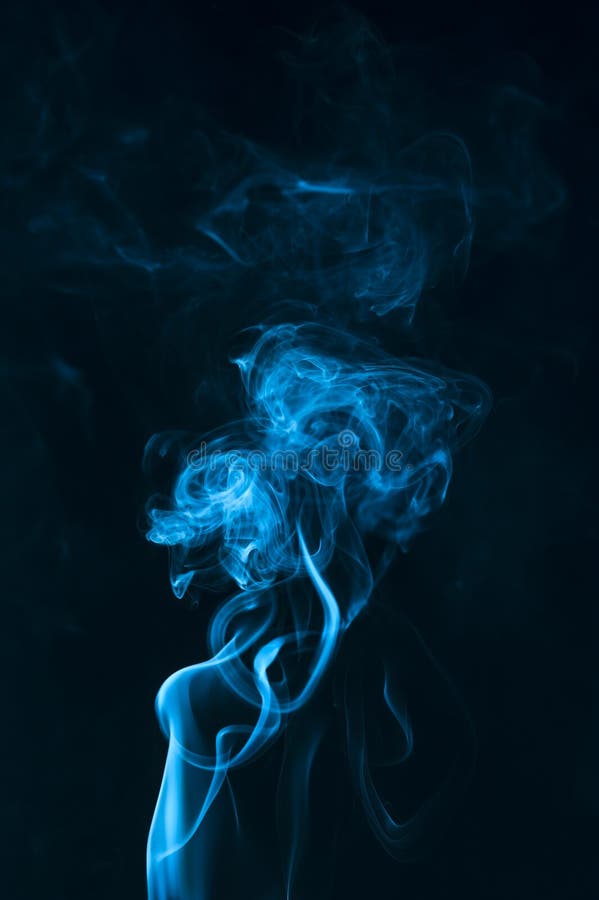 Humo Azul Abstracto En Un Fondo Oscuro Imagen de archivo - Imagen de ...