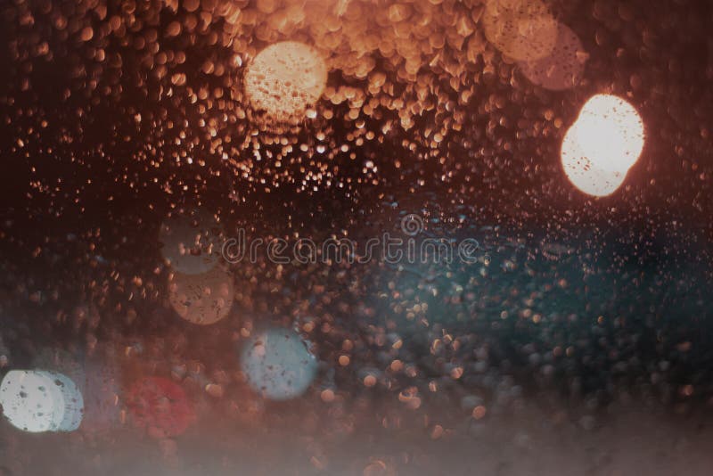 Fondo Borroso Con Gotas De Lluvia Y Luces Imagen de archivo - Imagen de ...