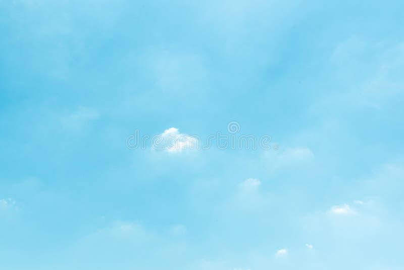 Fondo Claro De Cielo Azul, Nubes Con El Fondo Foto de archivo - Imagen ...