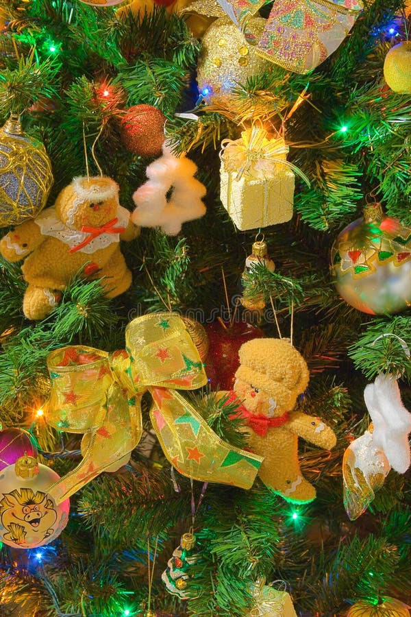 Tres Osos De Peluche Lindos Por El árbol De Navidad Imagen De Archivo