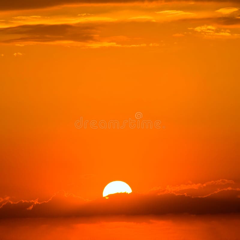 Fondo de la puesta del sol imagen de archivo. Imagen de resplandor ...