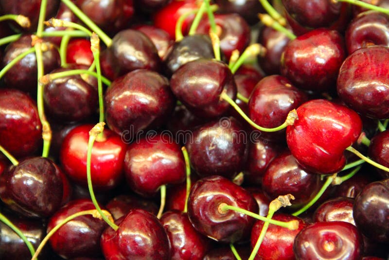 Peli Di Ciliegia Rossa E Mandorle Macinate Per Cibi Dolci Spruzzanti ...