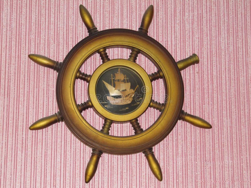 Uno ship& x27; timone di s immagine stock. Immagine di timone - 121202395