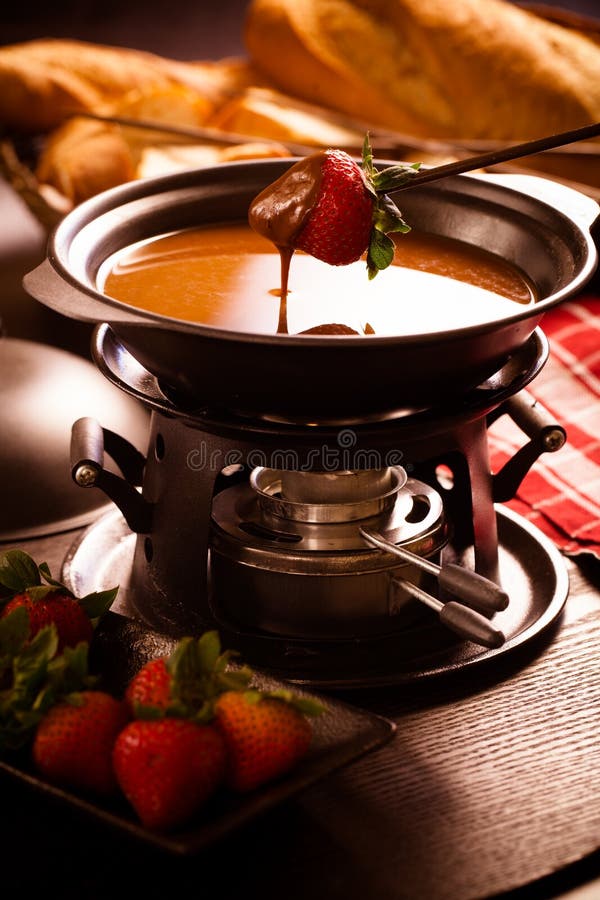 Fonduta di cioccolato fotografia stock. Immagine di buongustaio - 59965000