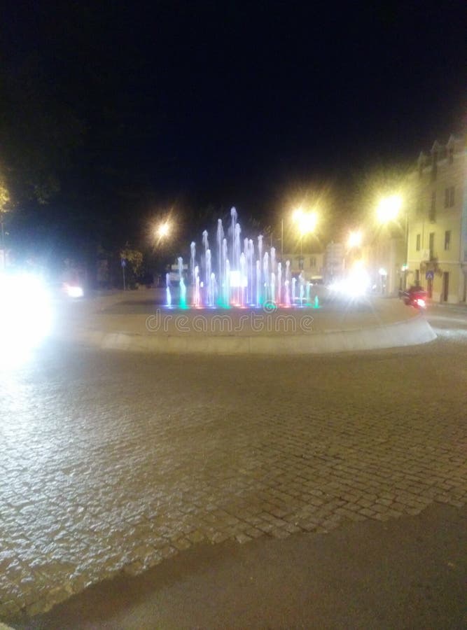 Fontain imagen de archivo. Imagen de agua, luces, colores - 103200461