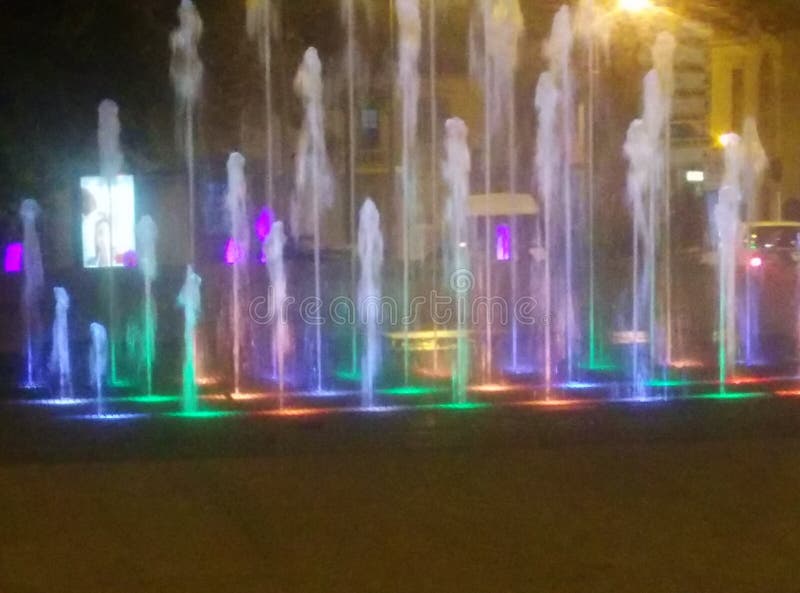 Fontain immagine stock. Immagine di colori, illuminazione - 103200547