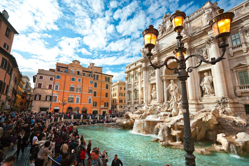 Fontaine de TREVI, Rome. photo stock éditorial. Image du histoire ...