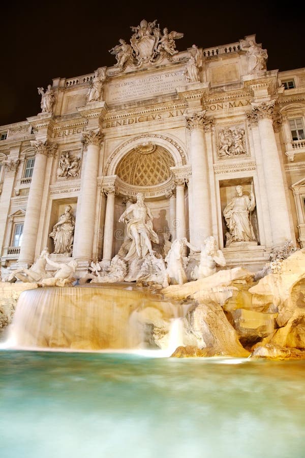 Fontaine De TREVI, La Nuit - Rome, L'Italie Photo stock - Image du rome ...