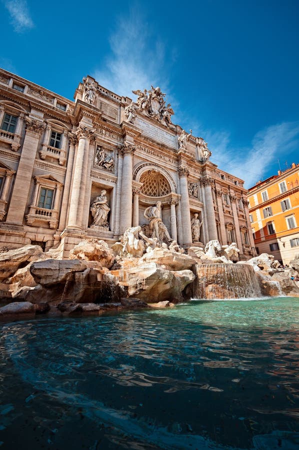 Fontaine De TREVI, Rome - Italie Photo stock - Image du brillamment ...