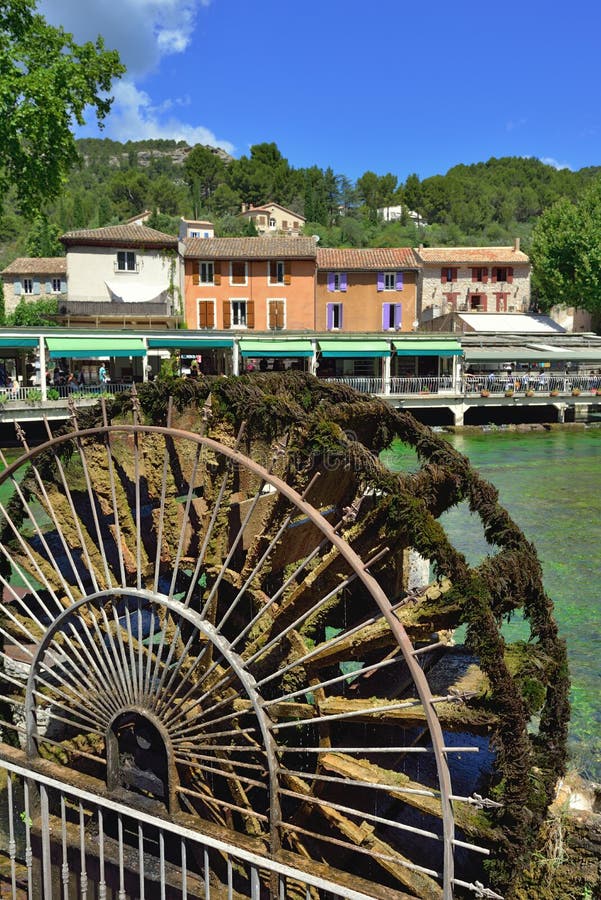 Fontaine de Valchiusa fotografia stock. Immagine di bello - 55039034