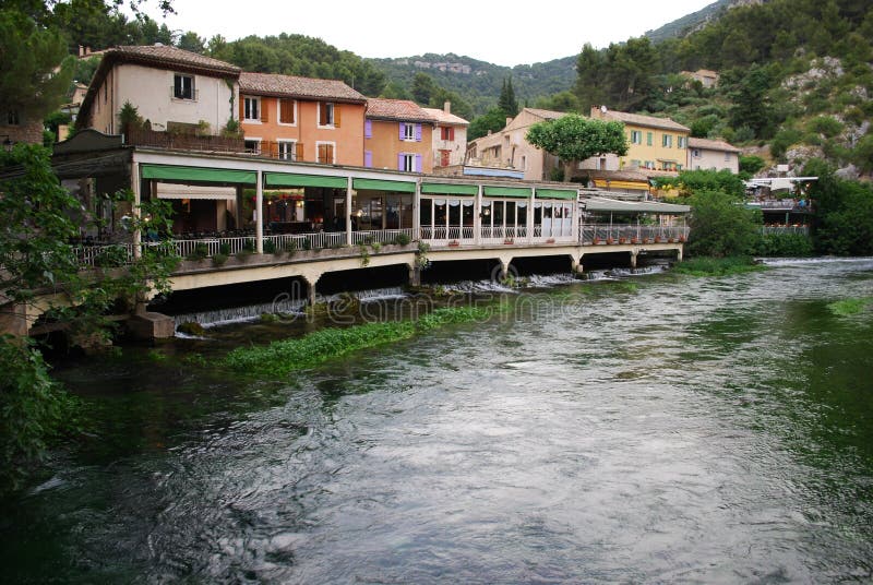 Fontaine De Valchiusa, Francia Fotografia Stock - Immagine di fiume ...