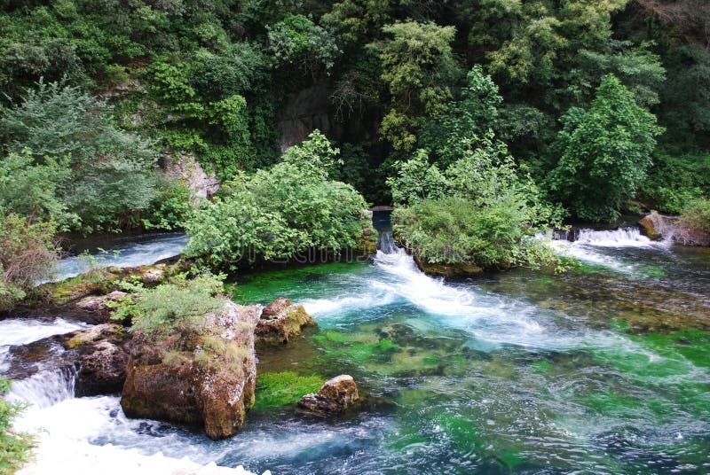 Fontaine De Valchiusa, Francia Fotografia Stock - Immagine di bello ...