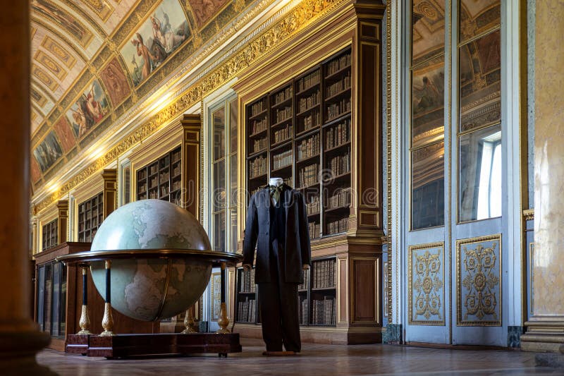 Old Library, Globe and Costume Editorial Image - Image of fontainebleau ...