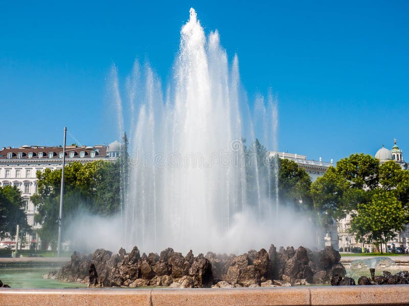 Fontana immagine stock. Immagine di esterno, posto, cadere - 31140547