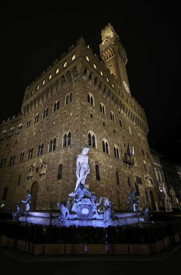 Fontana Nettuno In Della Signoria Della Piazza A Firenze Alla Notte ...