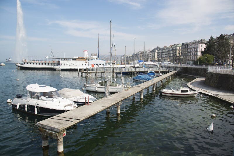 Fontana nel lago Lemano fotografia stock. Immagine di getto - 53277652