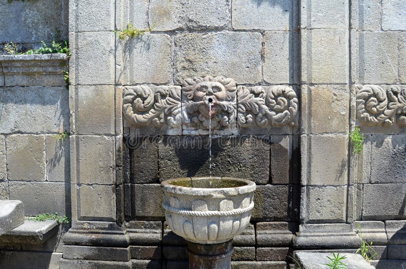 Fonte antiga imagem de stock. Imagem de history, colunas - 31775809