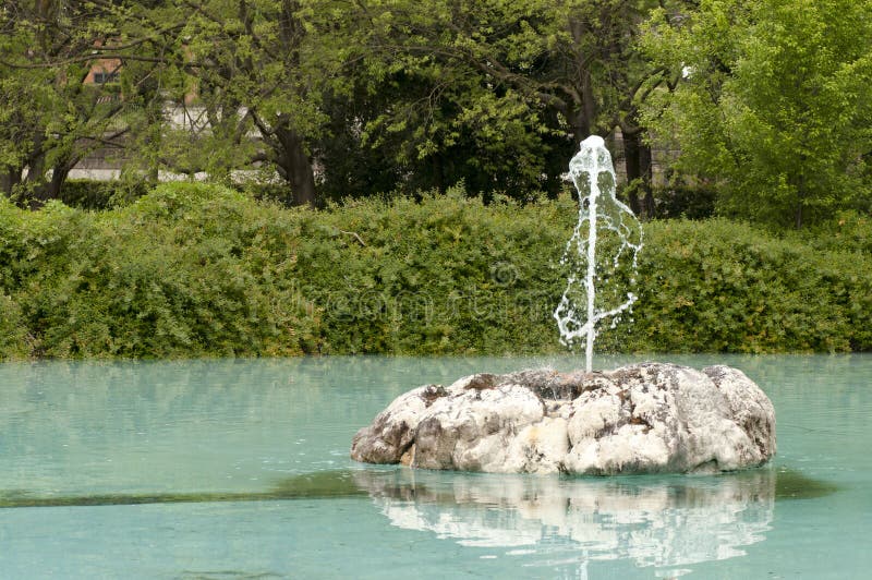 Fonte com jorro foto de stock. Imagem de estouro, luva - 53585964