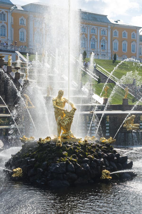 Fonte De Samson Da Cascata Grande Foto de Stock - Imagem de santo ...