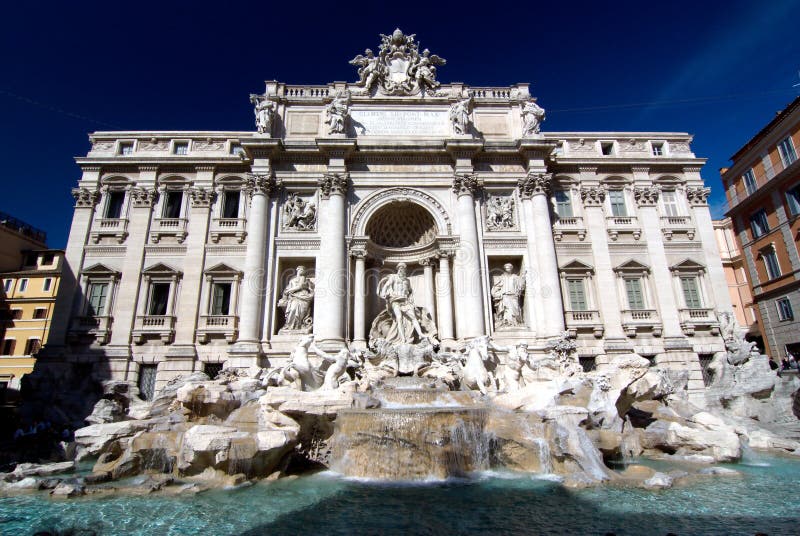 Fonte Da Trevi Em Roma, Itália Foto de Stock - Imagem de império ...