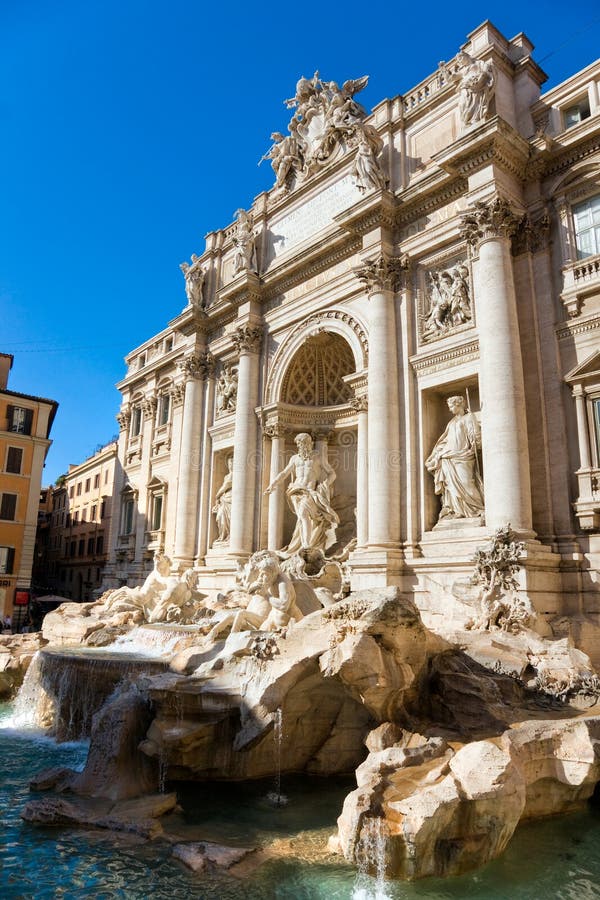 A Fonte Na Noite, Roma Do Trevi, Italy. Imagem de Stock - Imagem de ...