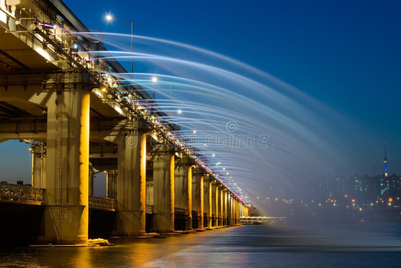 Fonte Famosa Da Ponte Coreana Imagem de Stock - Imagem de fonte, ponte ...