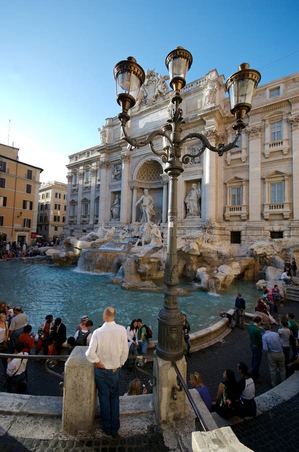 Fonte Roma do Trevi foto editorial. Imagem de velho, terra - 4981736