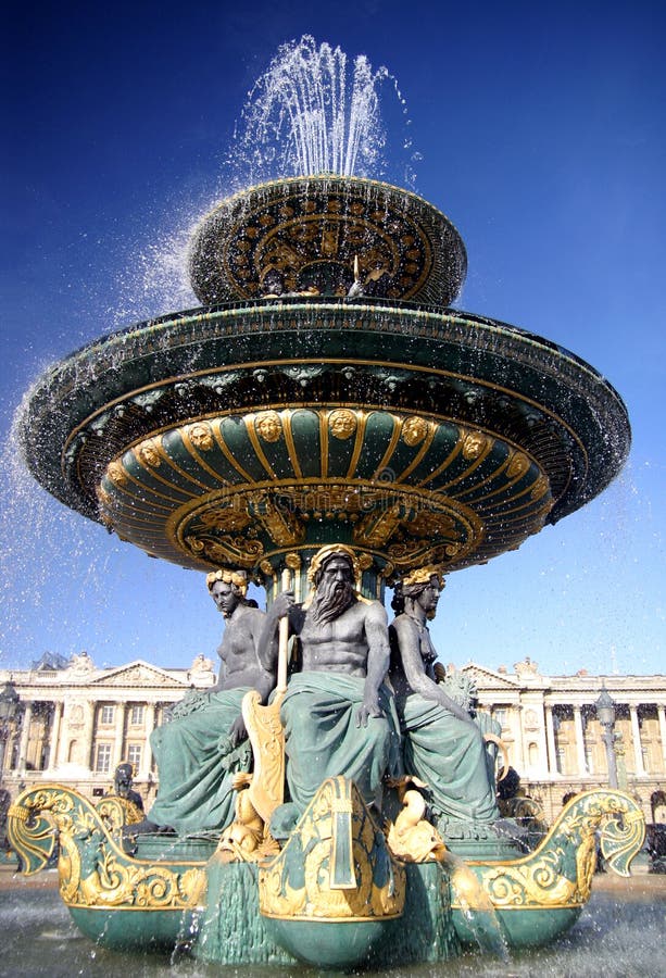 Fontein in Parijs stock afbeelding. Image of trapsgewijs - 2310887