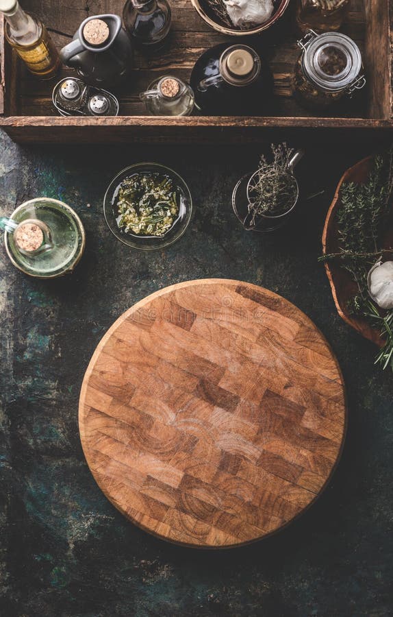 Food Background with Round Circle Cutting Board on Dark Rustic ...