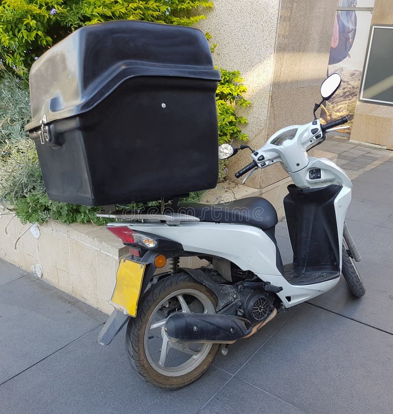 390 Moped Pizza Delivery Stock Photos - Free & Royalty-Free Stock ...