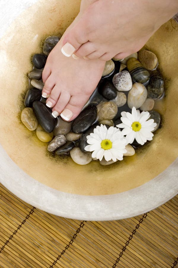 Foot spa stock foto. Image of voet, kiezelsteen, terugtocht - 3008360