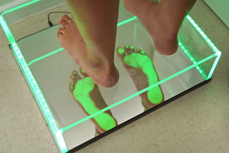 Foot Step Analysis on Feet Scanner - Footprints Visible in Green Light ...