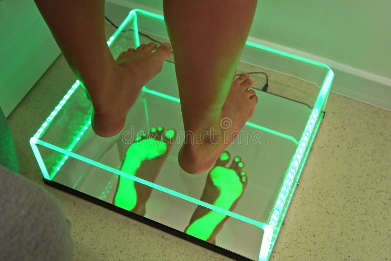 Foot Step Analysis on Feet Scanner - Footprints Visible in Green Light ...