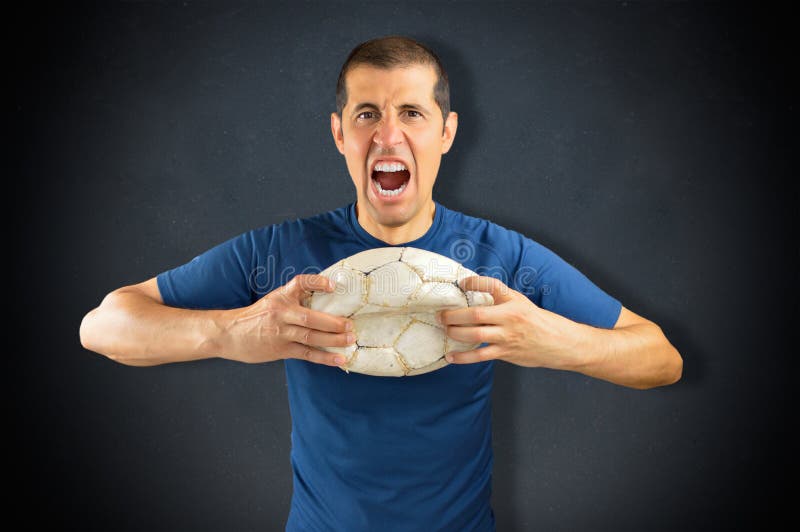 Footballeur perdant photo stock. Image du caucasien - 102636932