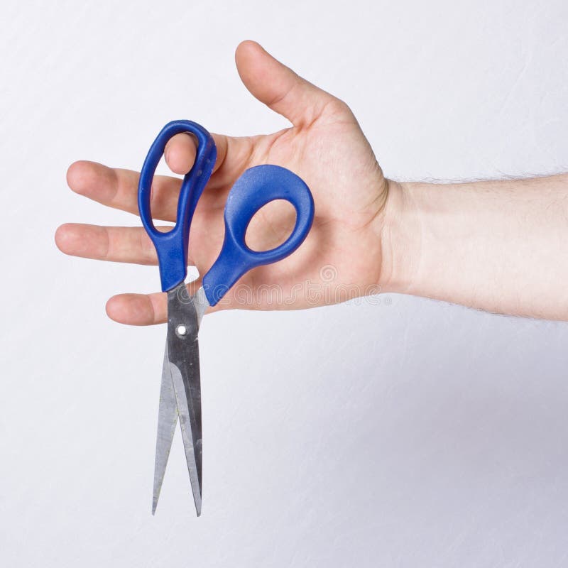 Forbici Maschii Della Holding Della Mano Fotografia Stock - Immagine di ...
