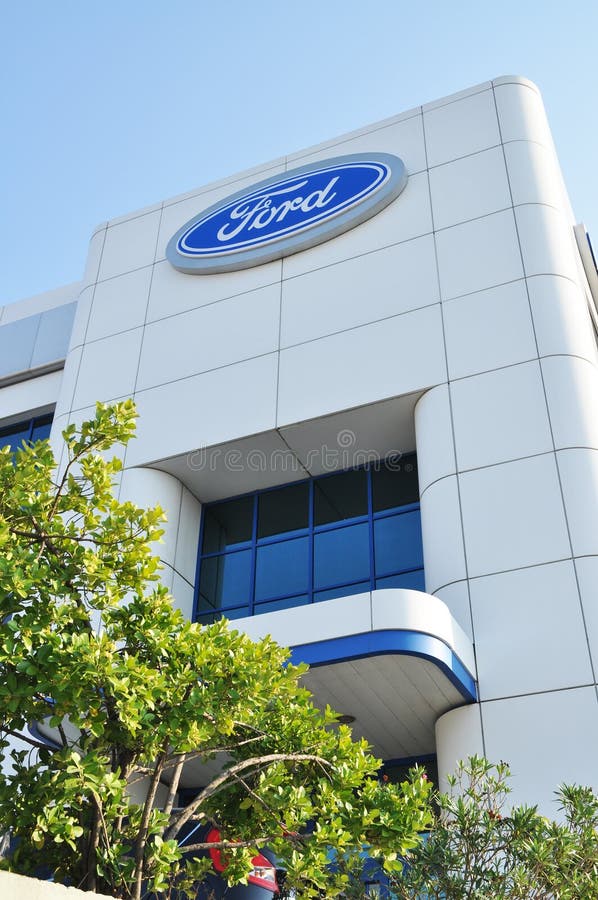 GM Building Headquarters in Downtown Detroit Editorial Photography ...