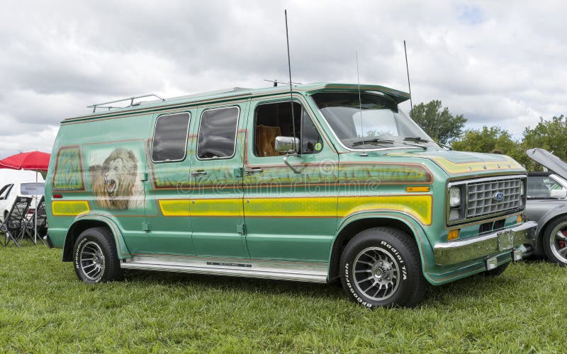 65 Ford Econoline editorial stock image. Image of headlight - 25683814