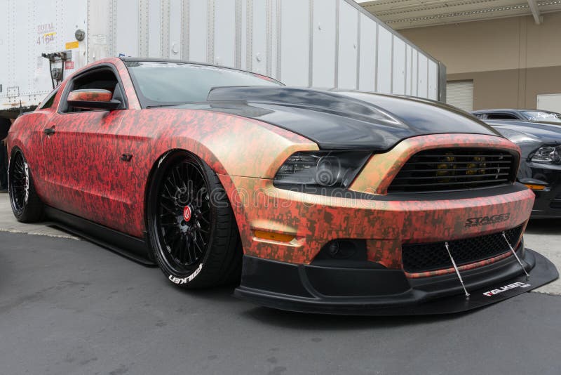 Ford Mustang modificado foto de archivo editorial. Imagen de costoso ...