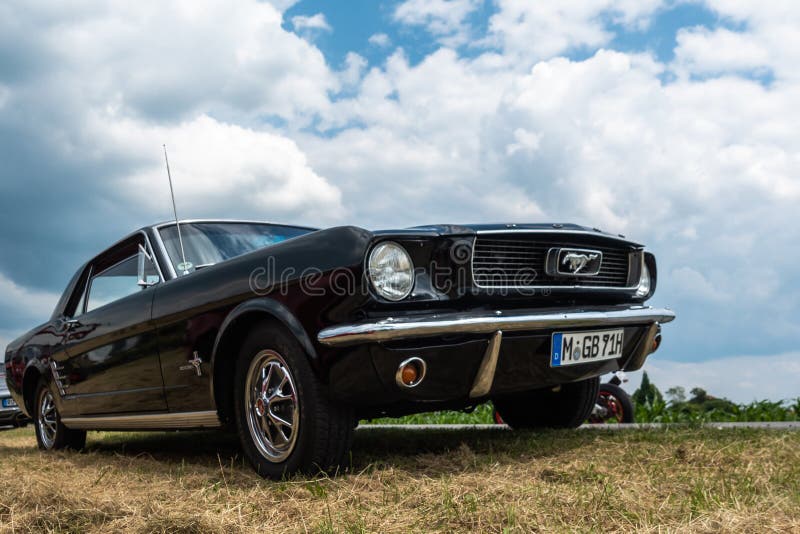 Ford Mustang Oldtimer editorial photo. Image of oldtimer - 119442681