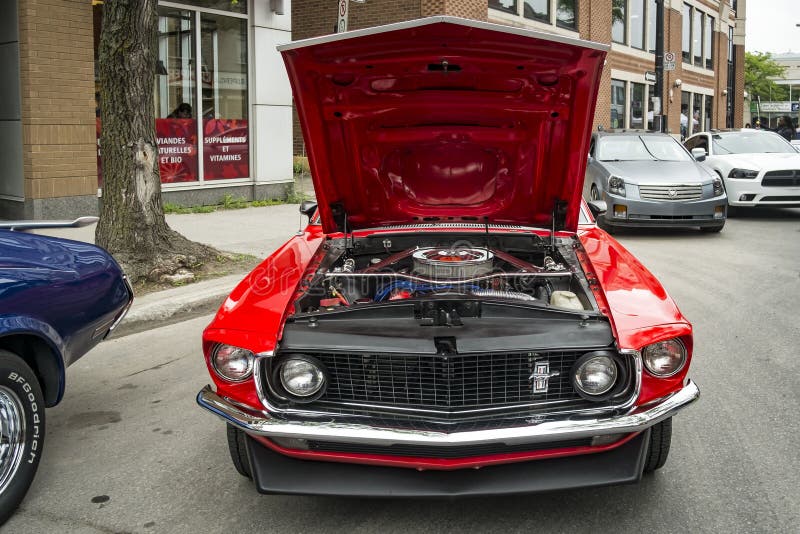 Ford Mustang rojo imagen de archivo editorial. Imagen de montreal ...