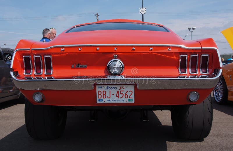 Ford Mustang Rojo Antiguo Restaurado Foto editorial - Imagen de rojo ...
